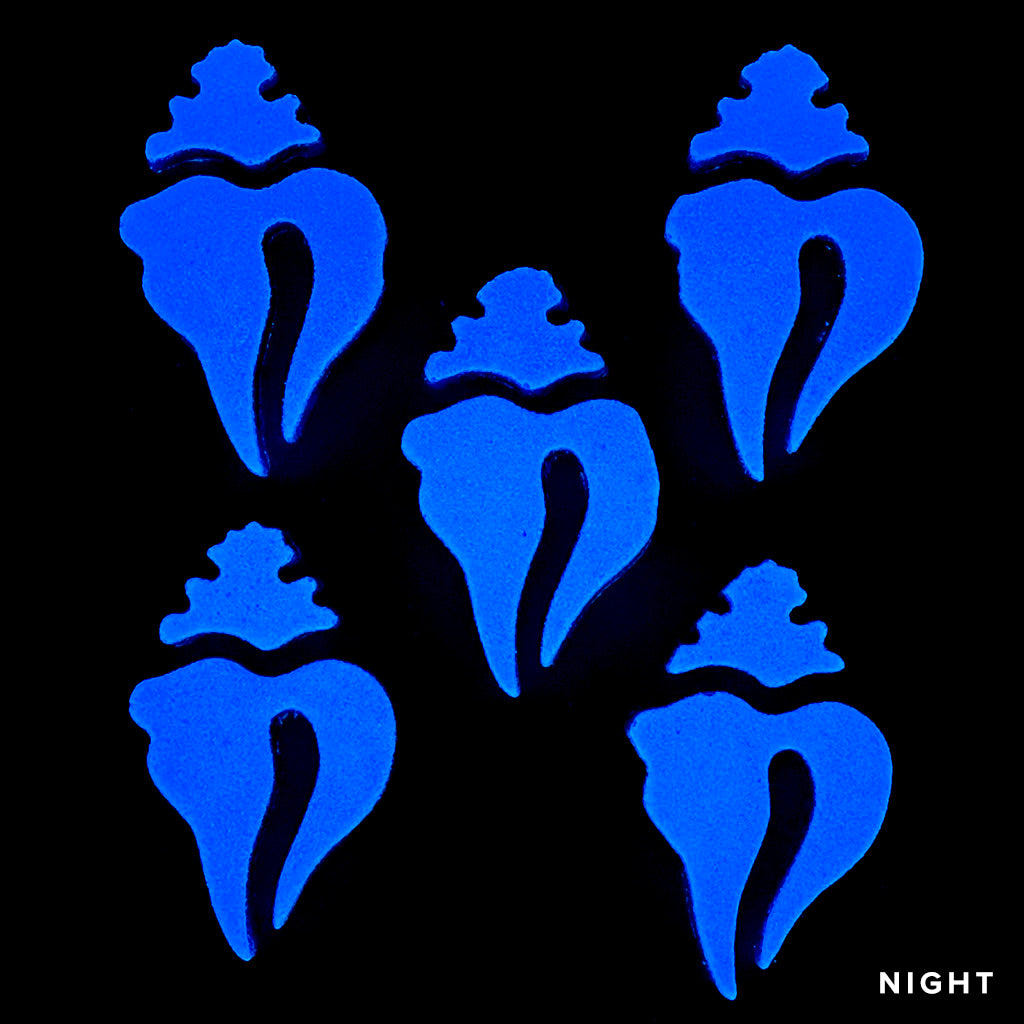 Mini Conch Shells Step Marker Glow in the Dark Pool Mosaics – AquaTiles